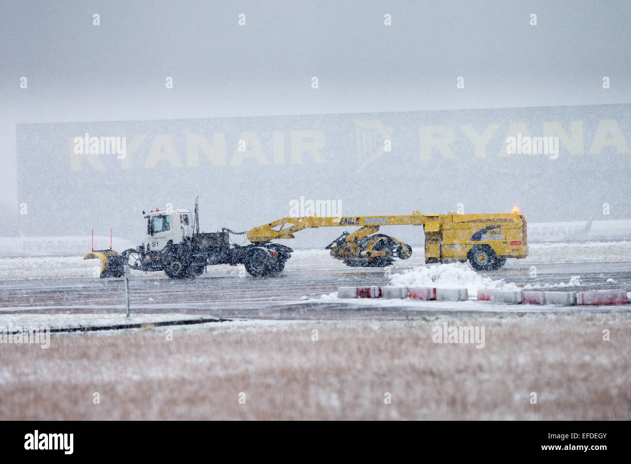 Airport Snow High Resolution Stock Photography and Images - Alamy