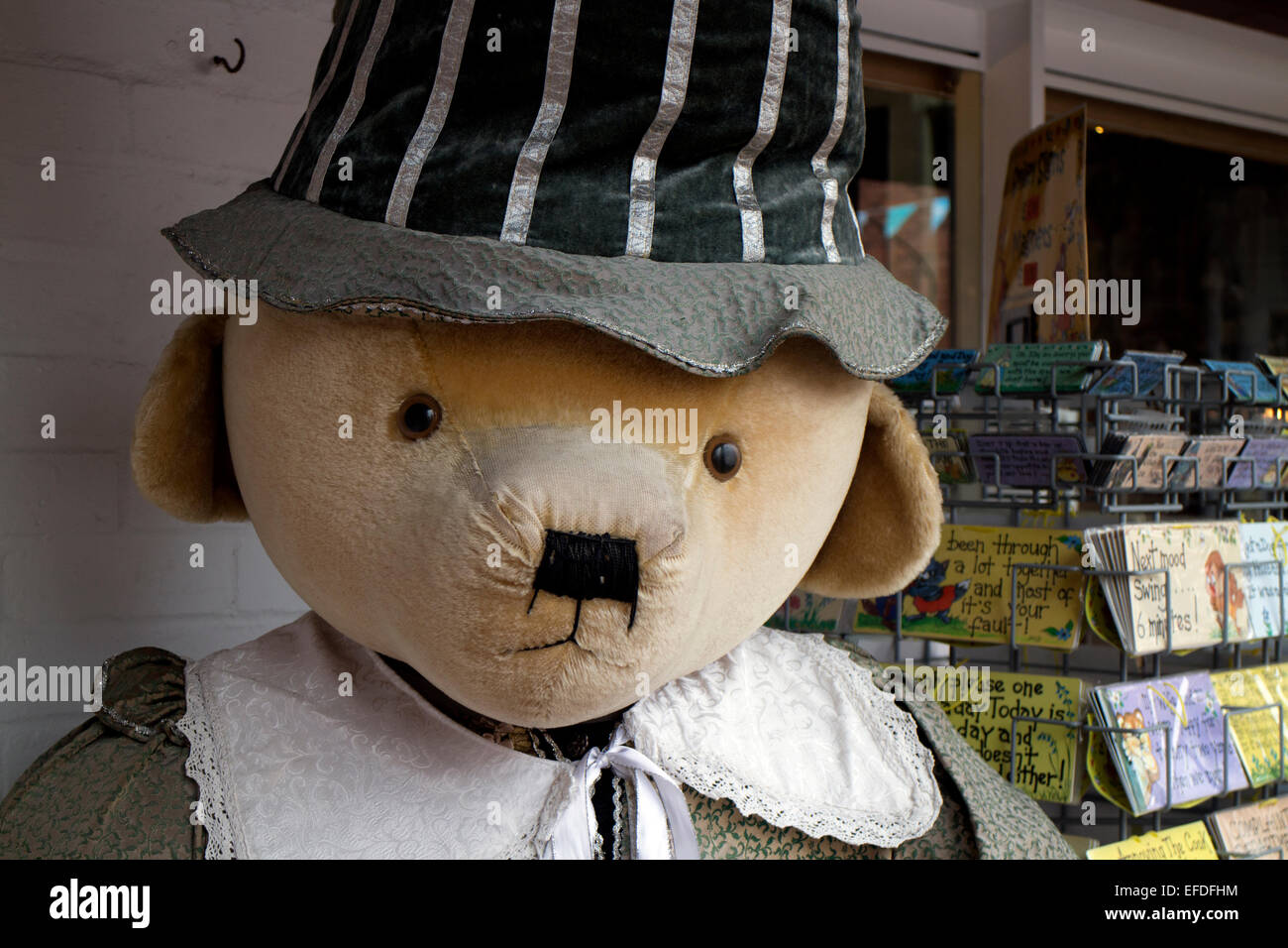 Large teddy bear outside The Teddy Bear Shop, Stratford-upon-Avon ...