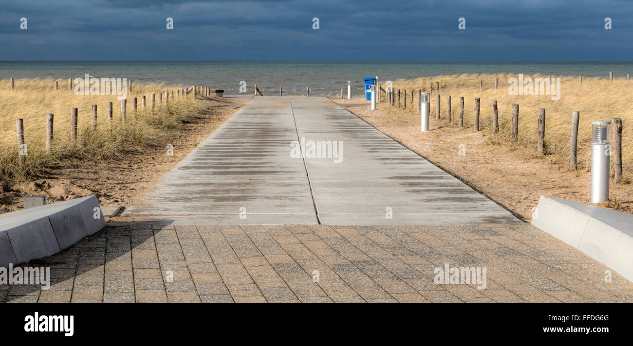 Wide sandy footpath hi-res stock photography and images - Alamy
