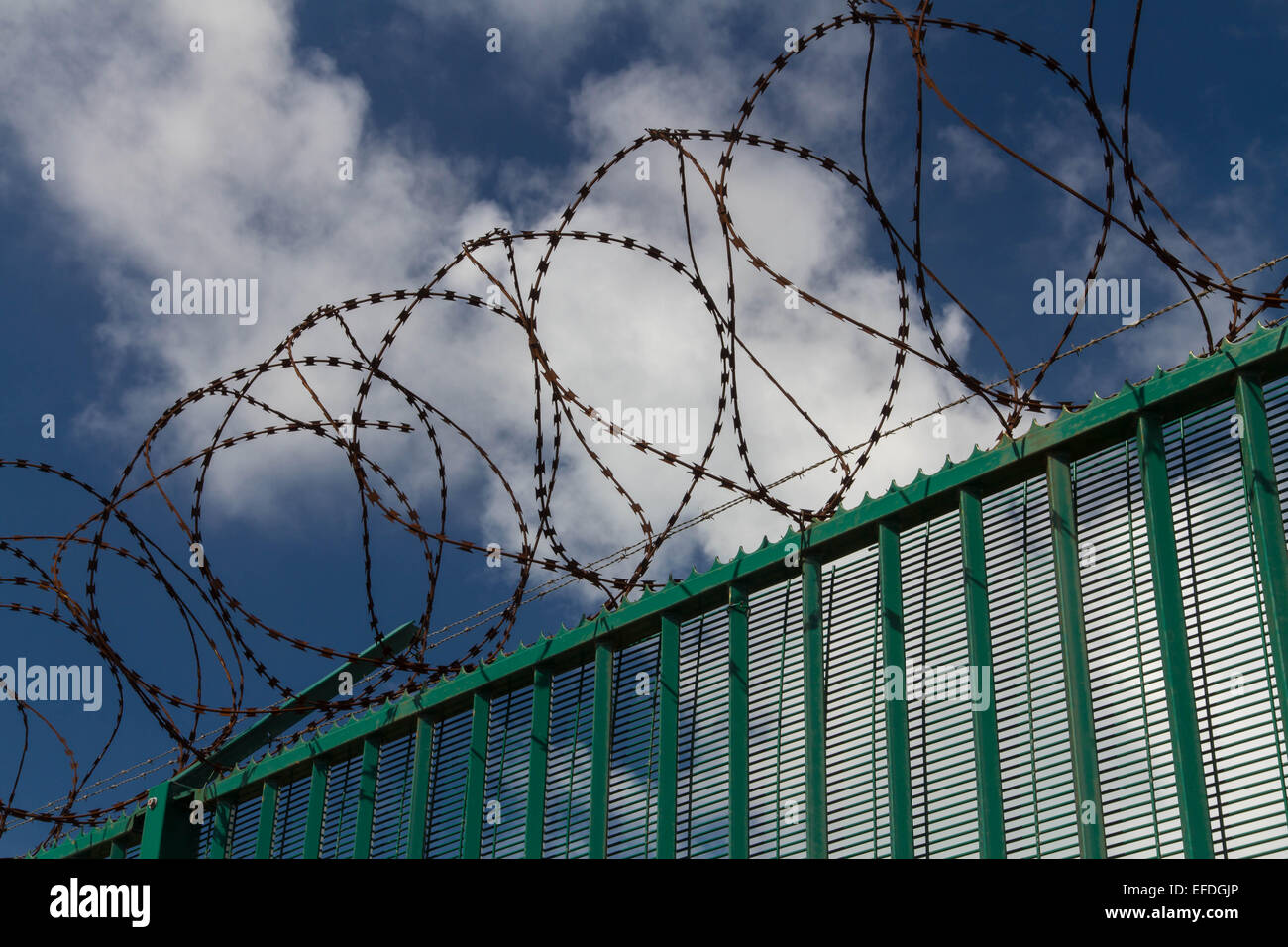 Border security uk and france hi-res stock photography and images - Alamy
