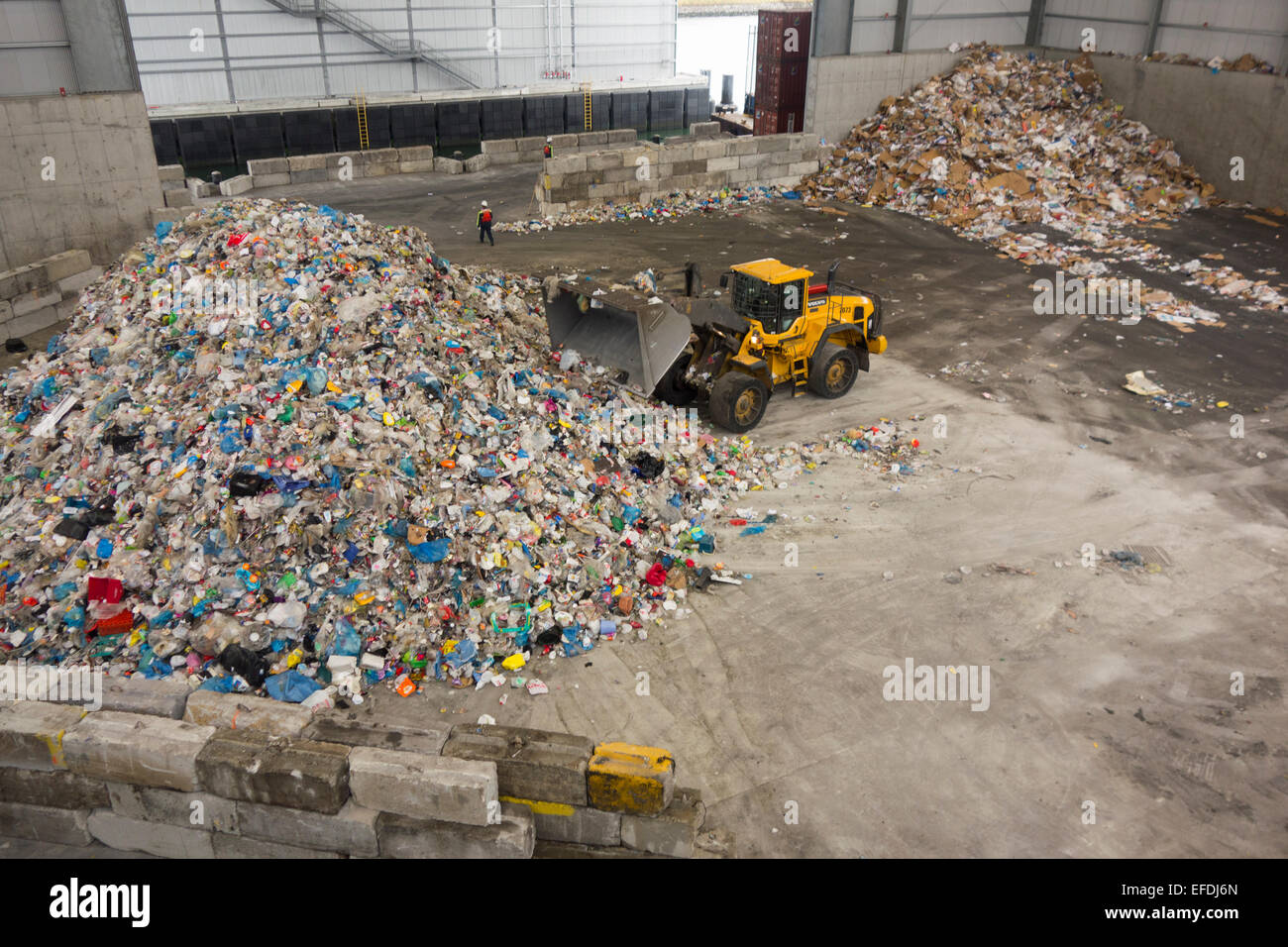 Sims municipal recycling facility Brooklyn New York Stock Photo - Alamy