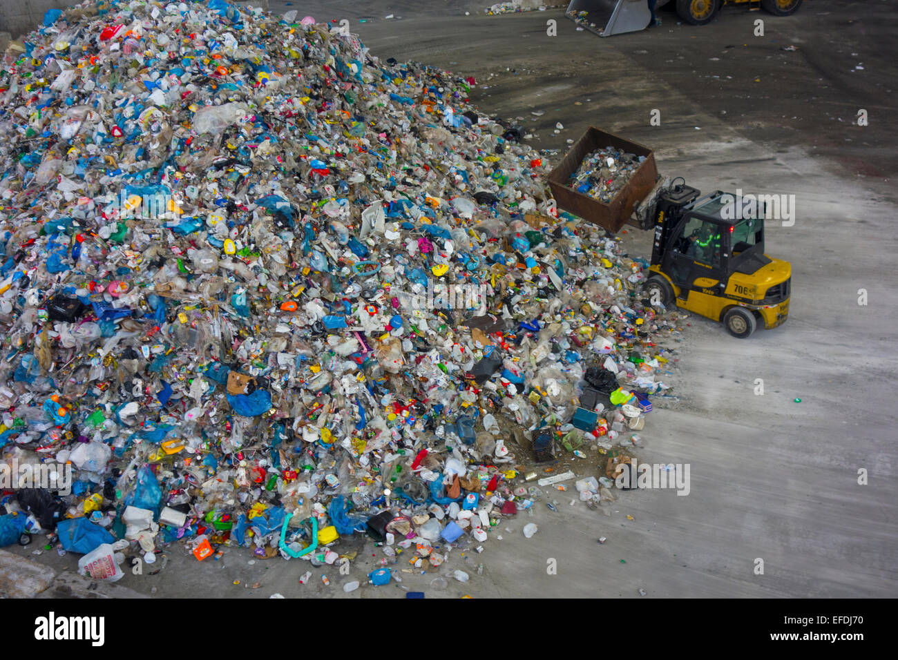 Sims municipal recycling facility Brooklyn New York Stock Photo - Alamy