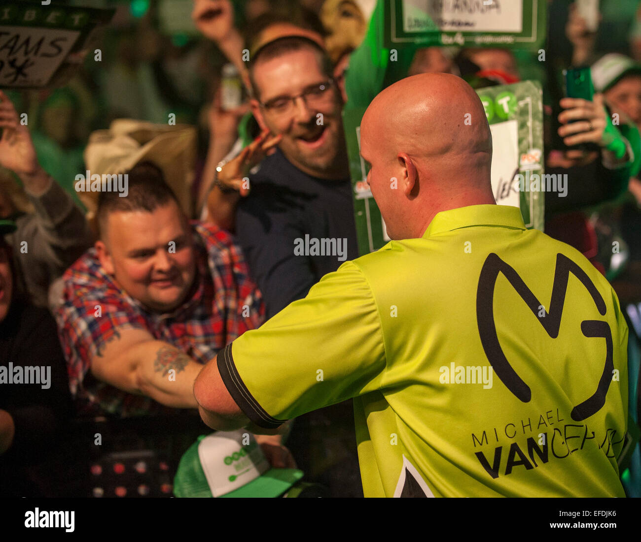 Darts crowd hi-res stock photography and images - Alamy