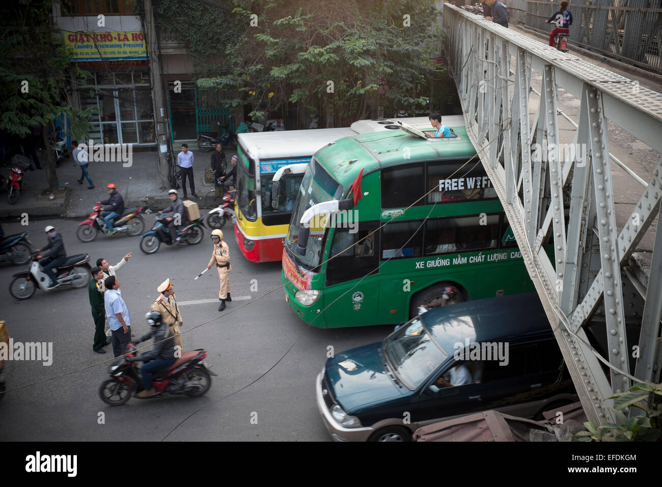 Bus stuck hi-res stock photography and images - Alamy