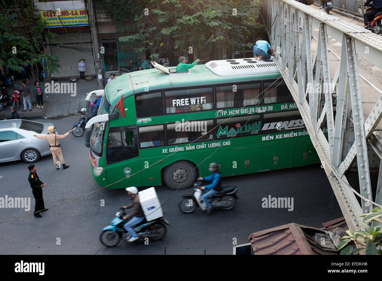 Mai Linh Express Bus Stuck under Long Bien Railway Bridge in Hanoi ...
