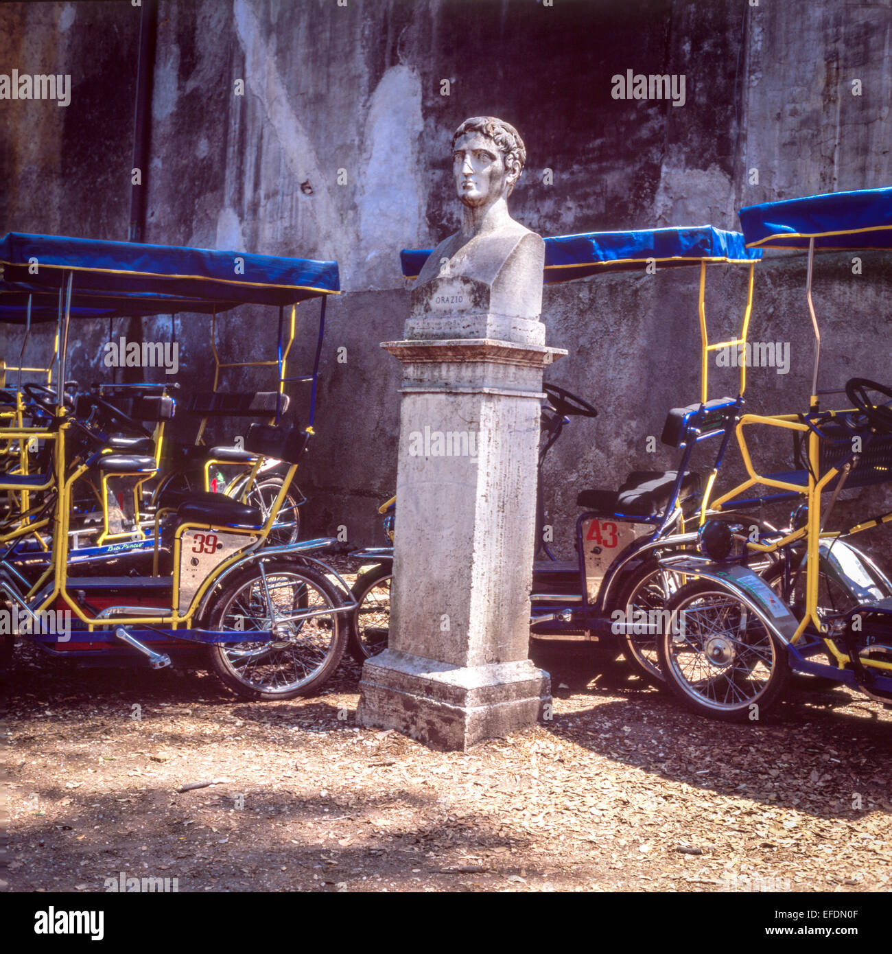 Statue of horace italy hi-res stock photography and images - Alamy