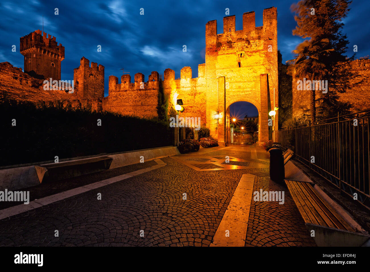 Medieval gates verona hi-res stock photography and images - Alamy