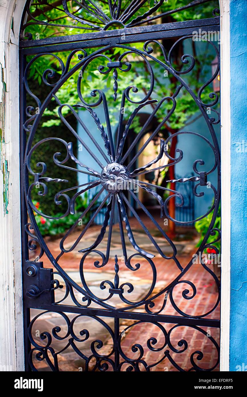 Historic charleston iron gate hi-res stock photography and images - Alamy