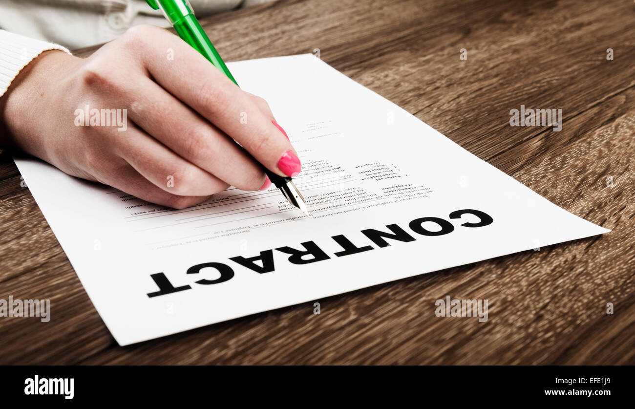 Hand contract signature sign hi-res stock photography and images - Alamy