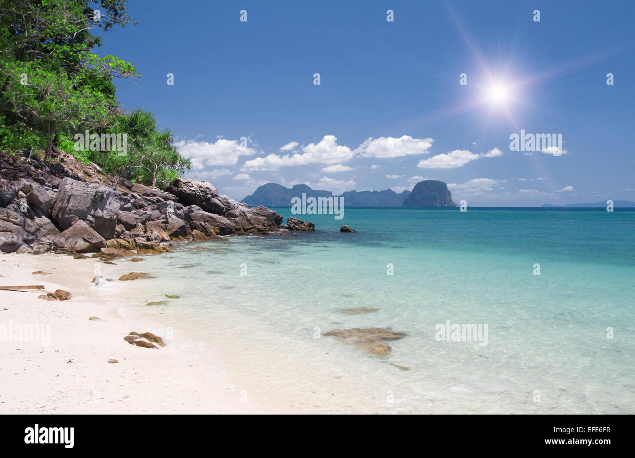 Sunny white sand beach hi-res stock photography and images - Alamy