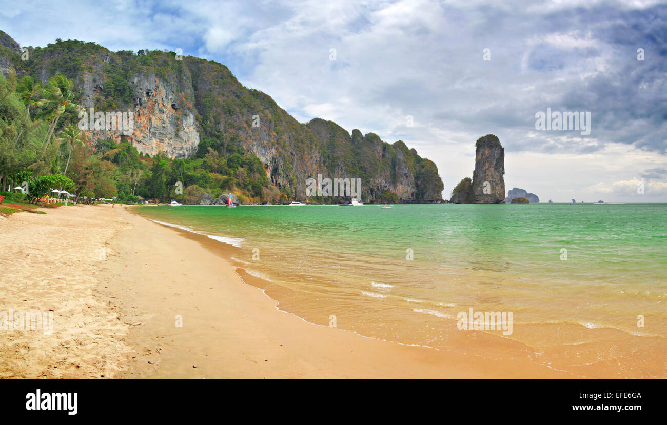 Beach rock hi-res stock photography and images - Alamy