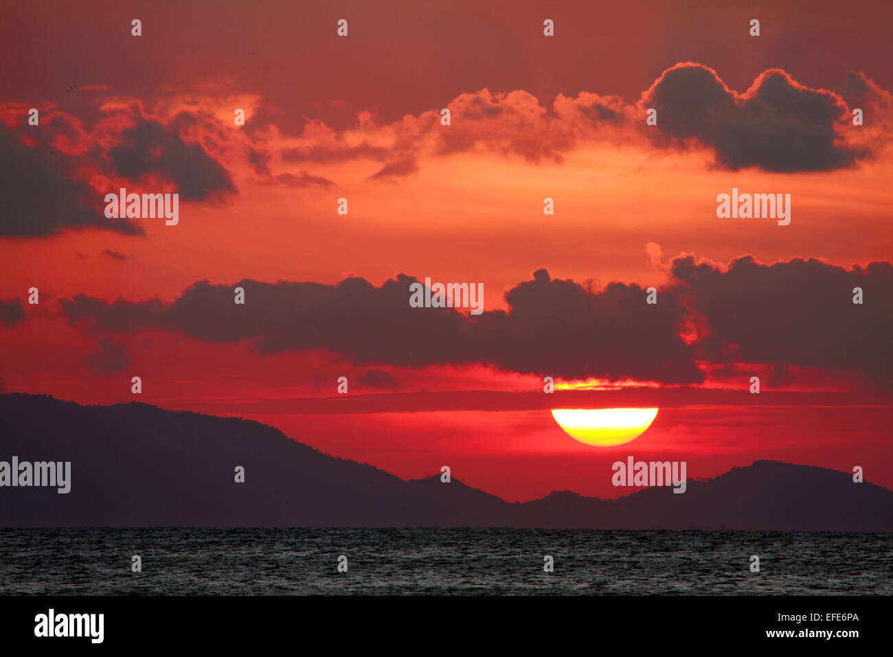 Red sunset hi-res stock photography and images - Alamy