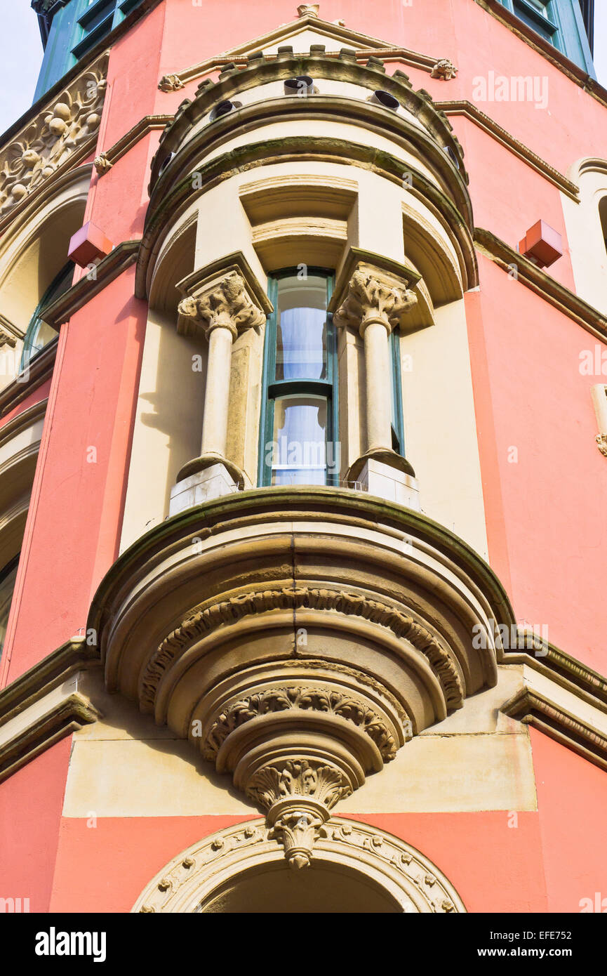 A window on a well maintained building in the UK Stock Photo - Alamy