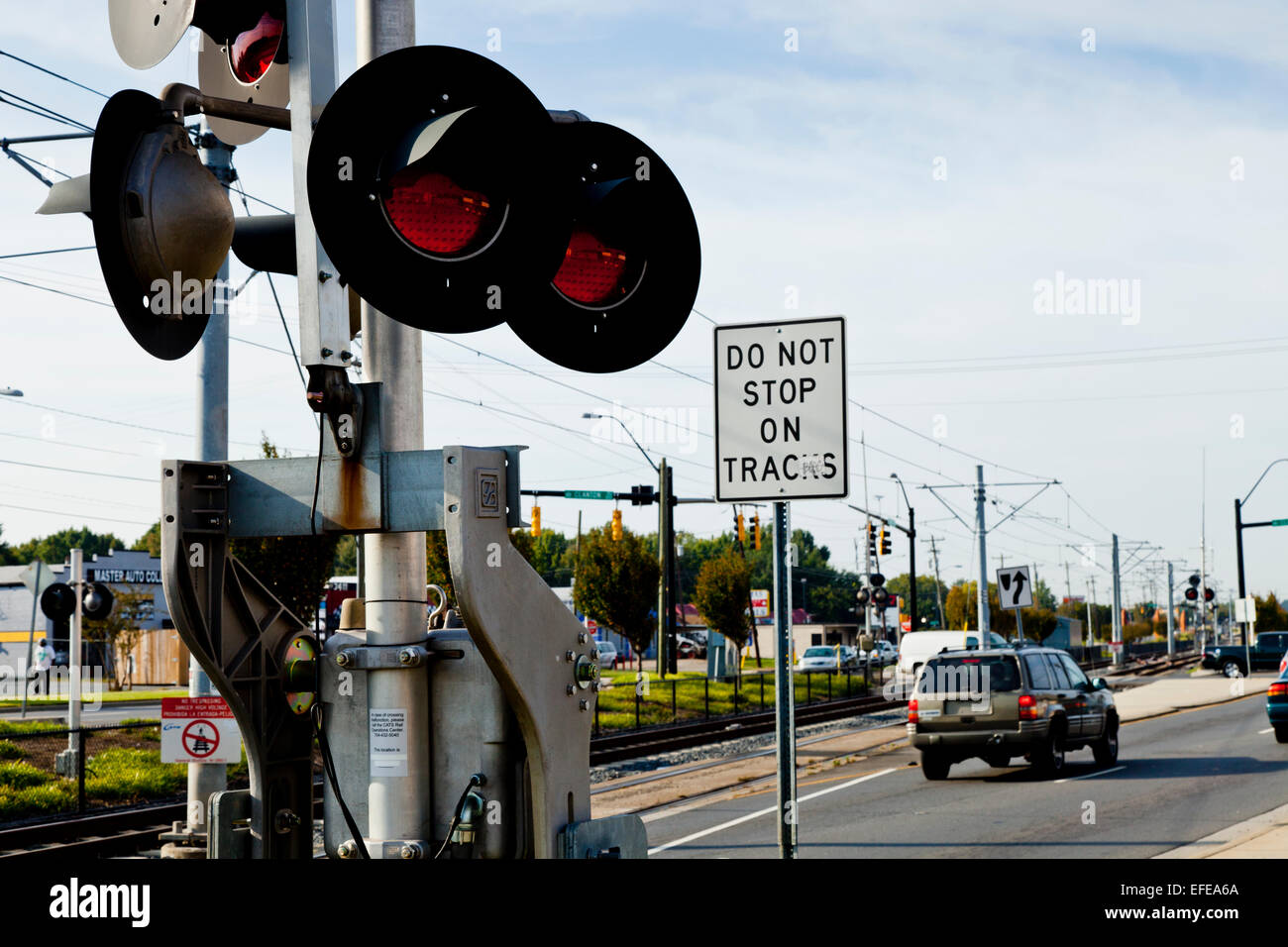 Railroad crossing signals usa hi-res stock photography and images - Alamy