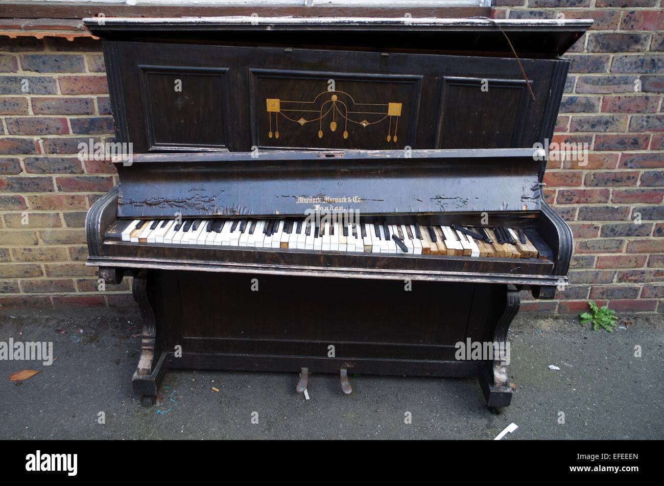 Damaged Piano Keys High Resolution Stock Photography and Images - Alamy