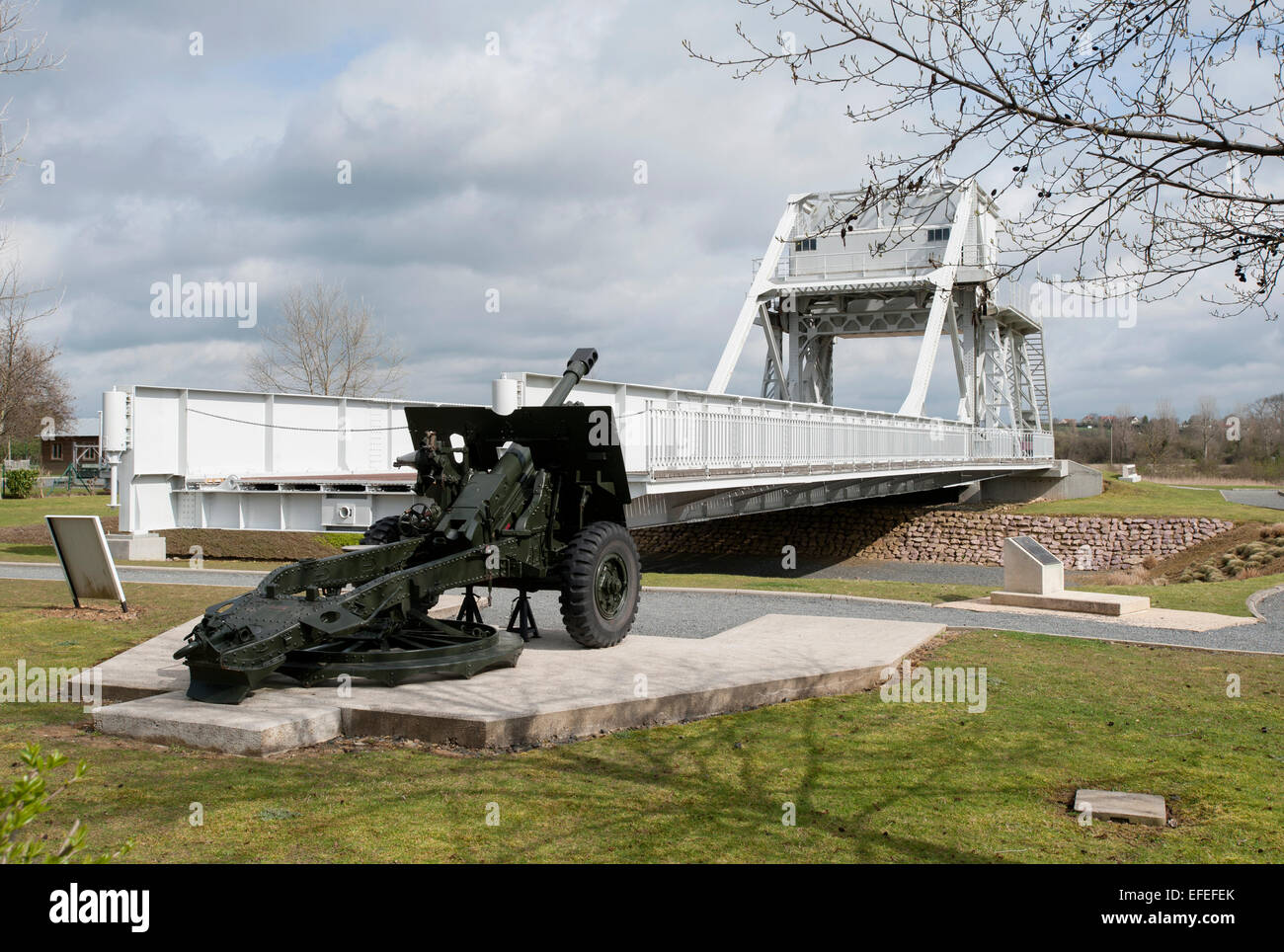 A 25 pound gun by the original Pegasus Bridge, Bénouville, in the D-Day ...