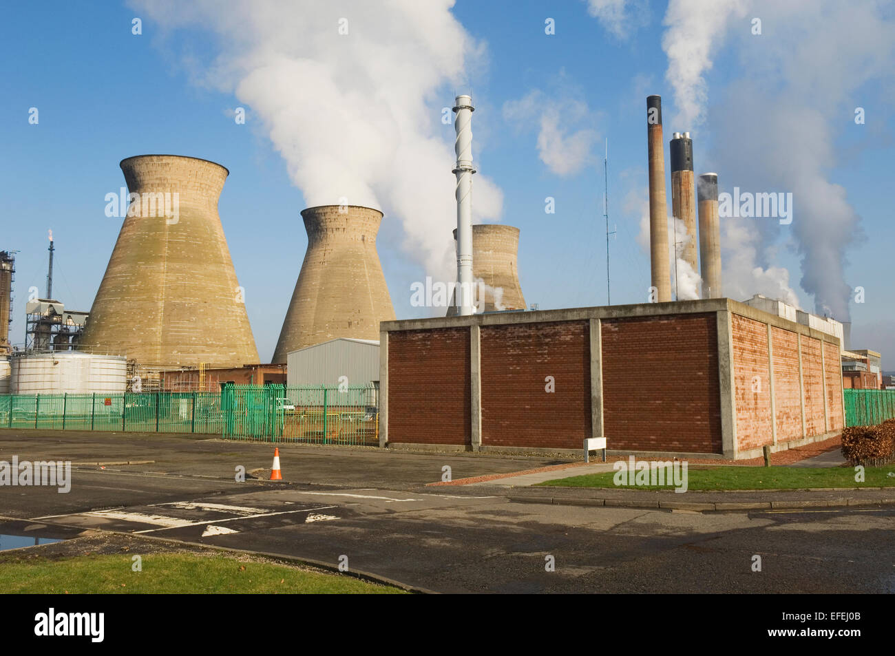 Oil refinery uk hi-res stock photography and images - Alamy