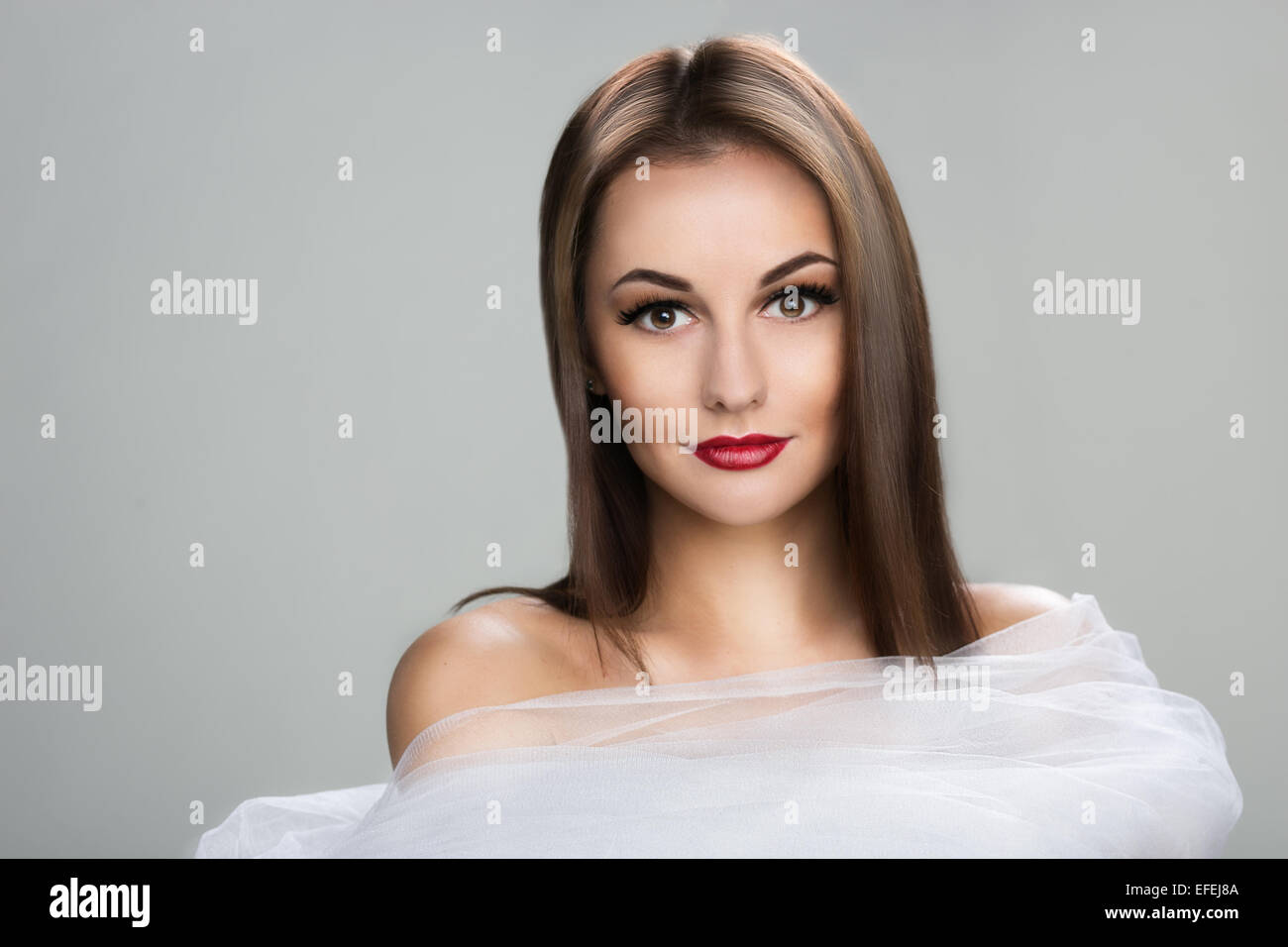 beautiful woman with long straight brown hair Stock Photo - Alamy