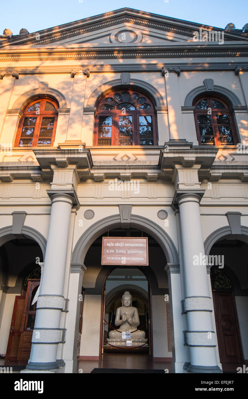 World Buddhist Museum at Temple of the Sacred Tooth Relic (Temple of ...