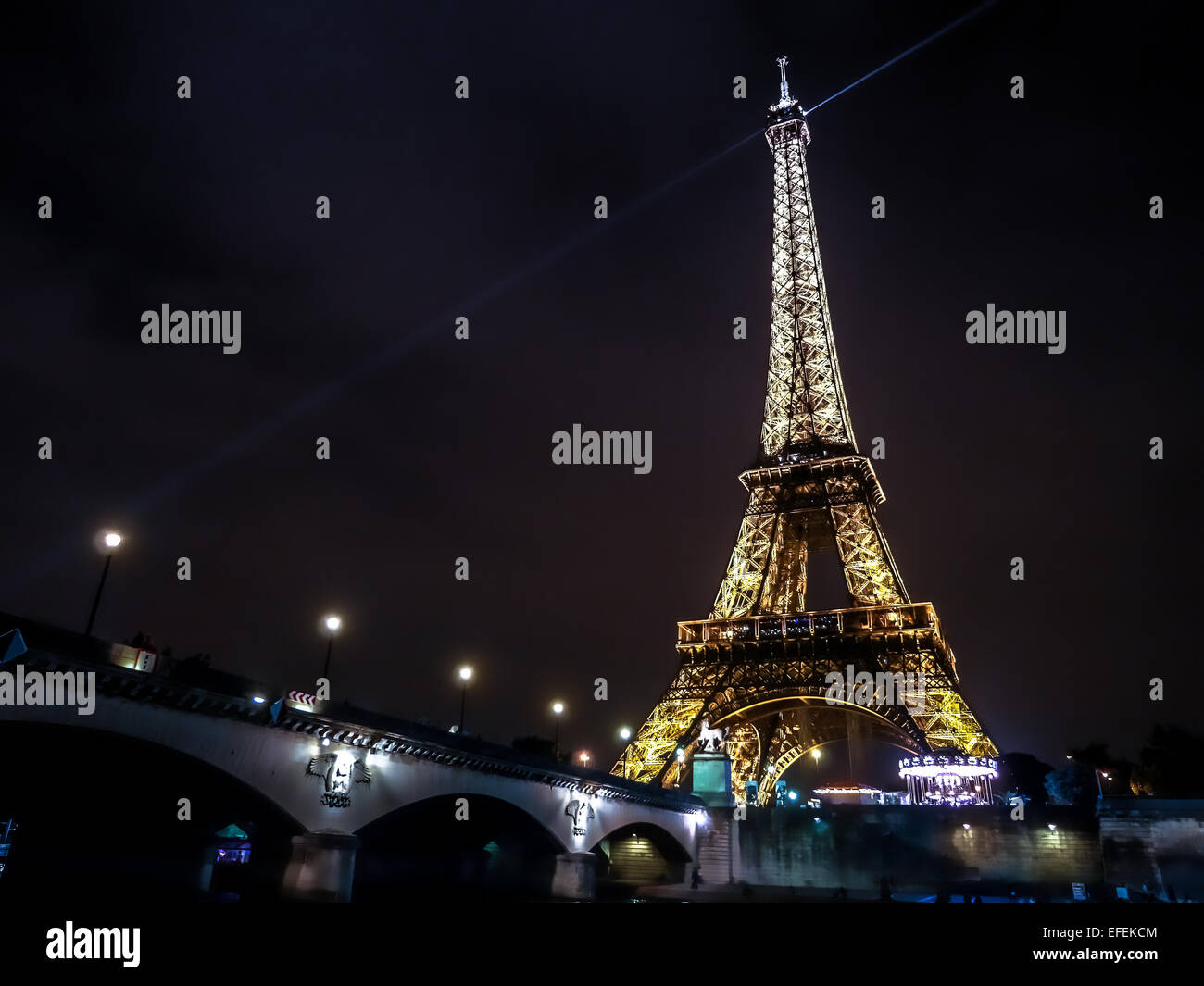 Illuminated eiffel tower hi-res stock photography and images - Alamy