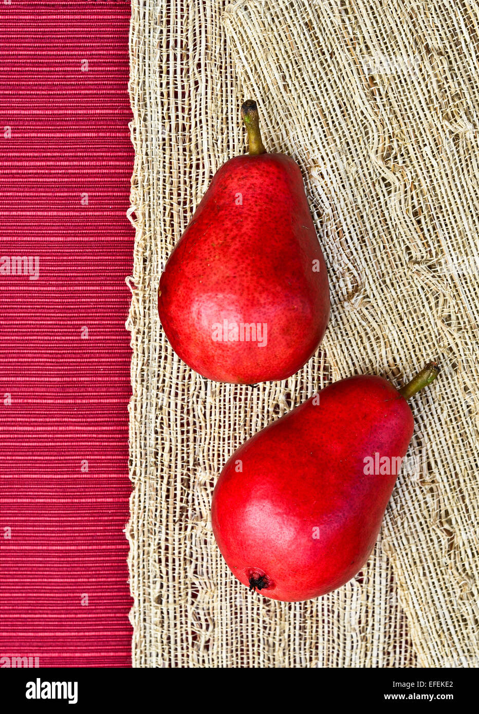 Two whole pears hi-res stock photography and images - Alamy