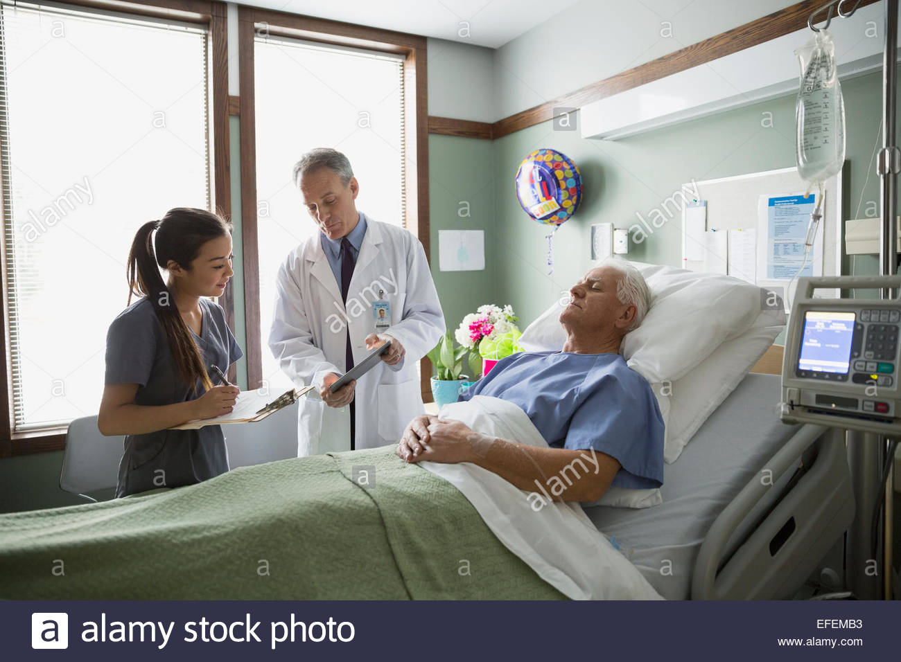 Doctor and nurse making rounds in hospital room Stock Photo - Alamy