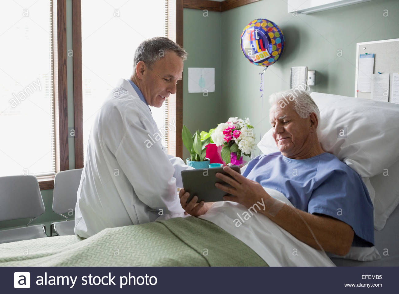 Doctor tablet patient hospital hi-res stock photography and images - Alamy