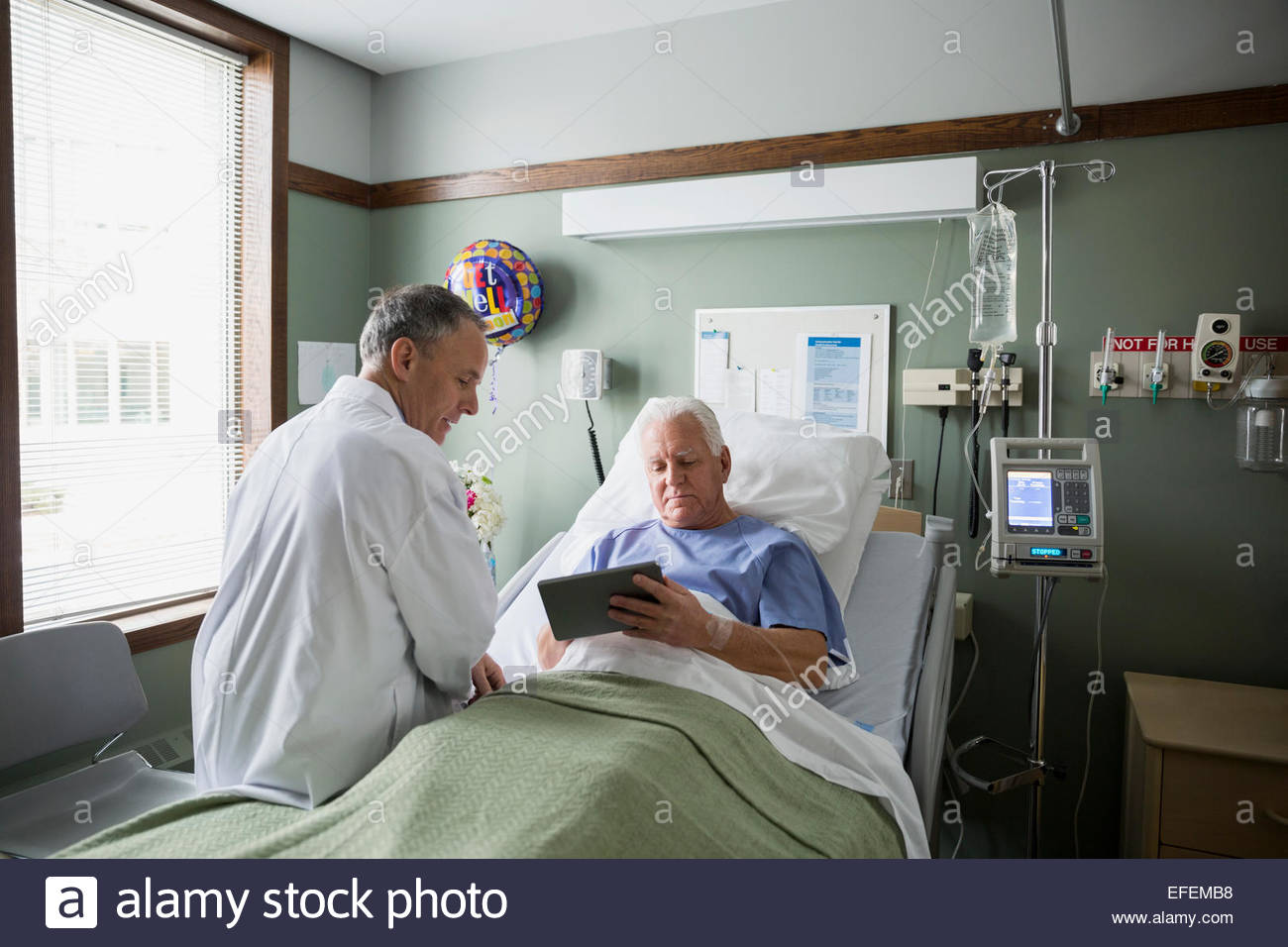 Doctor tablet patient hospital hi-res stock photography and images - Alamy