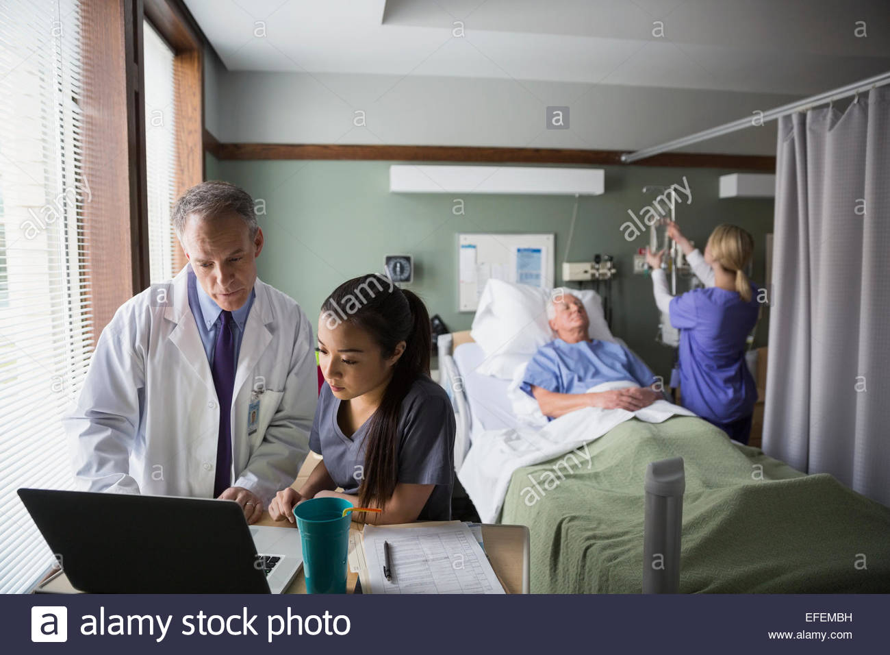 Doctor consulting room bed hi-res stock photography and images - Alamy