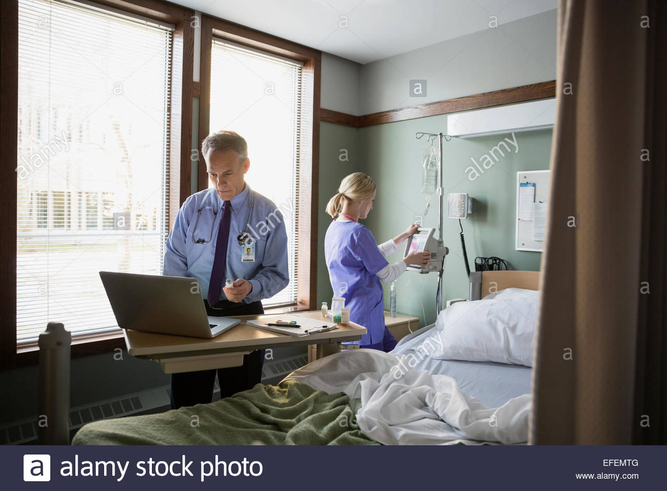 Hospital setting hi-res stock photography and images - Alamy