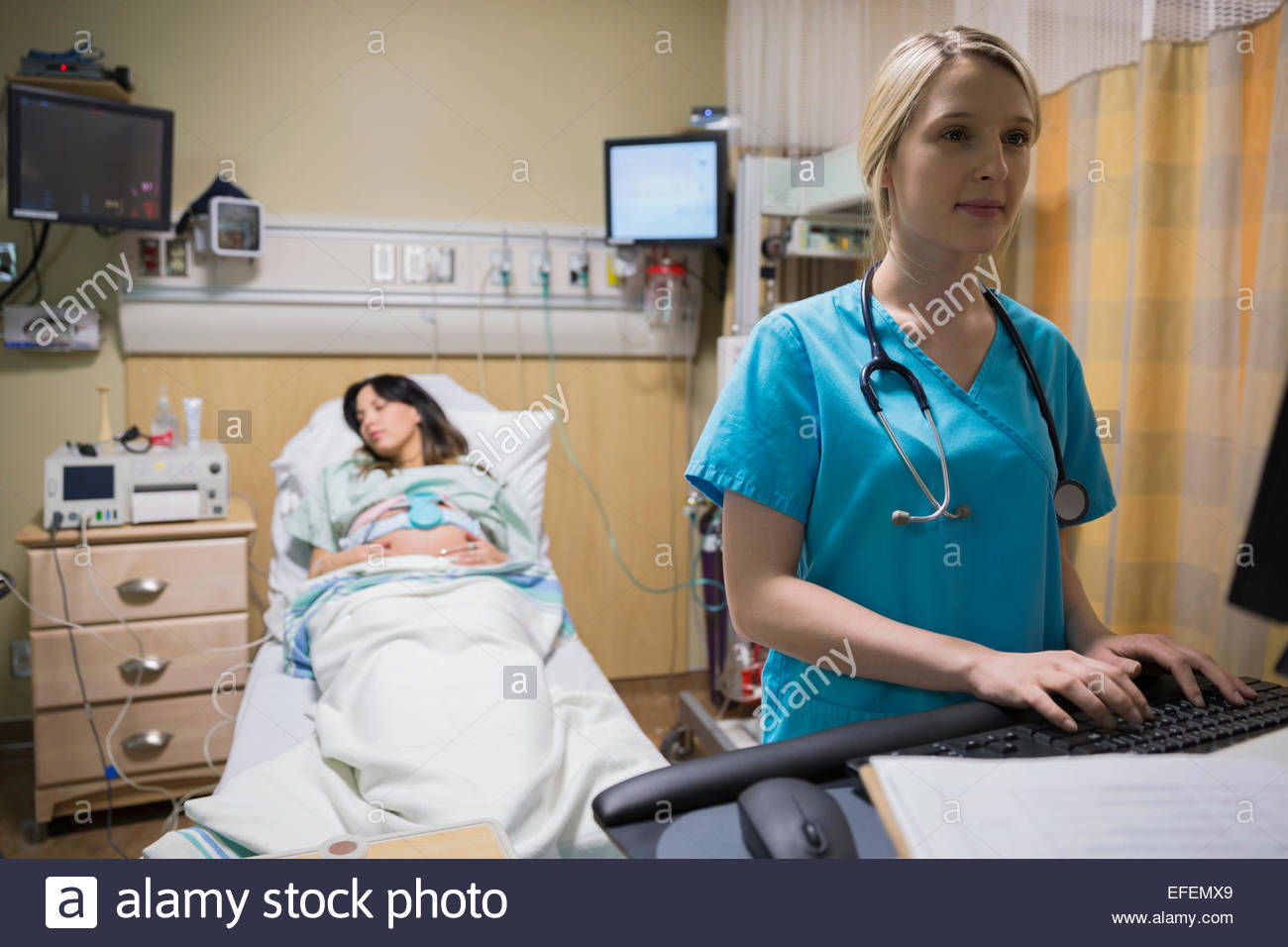 Young nurse on computer hi-res stock photography and images - Alamy