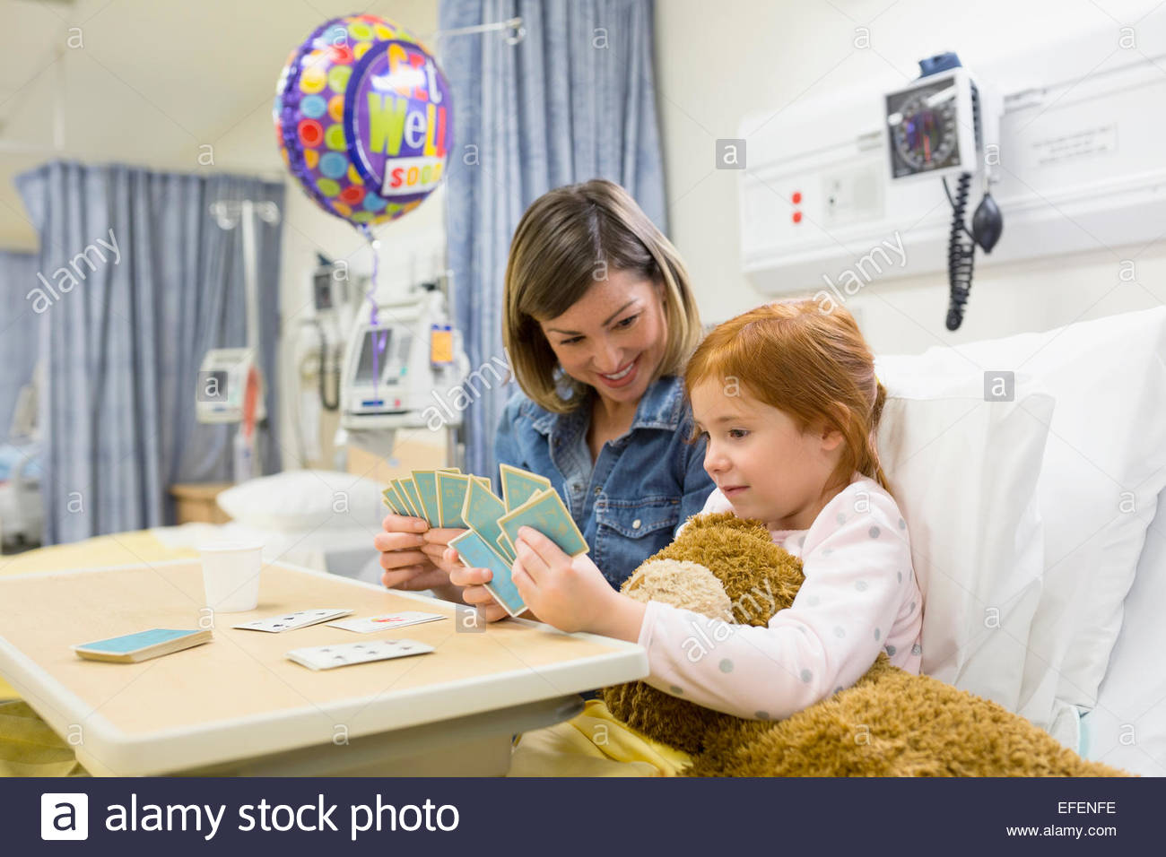 Child in hospital room hi-res stock photography and images - Alamy