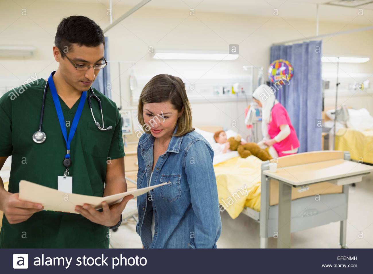 Nurse patient reading medical chart hi-res stock photography and images ...