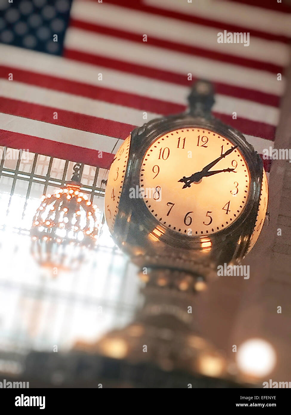 Clock on Information Booth on Grand Central Terminal, NYC, USA Stock ...
