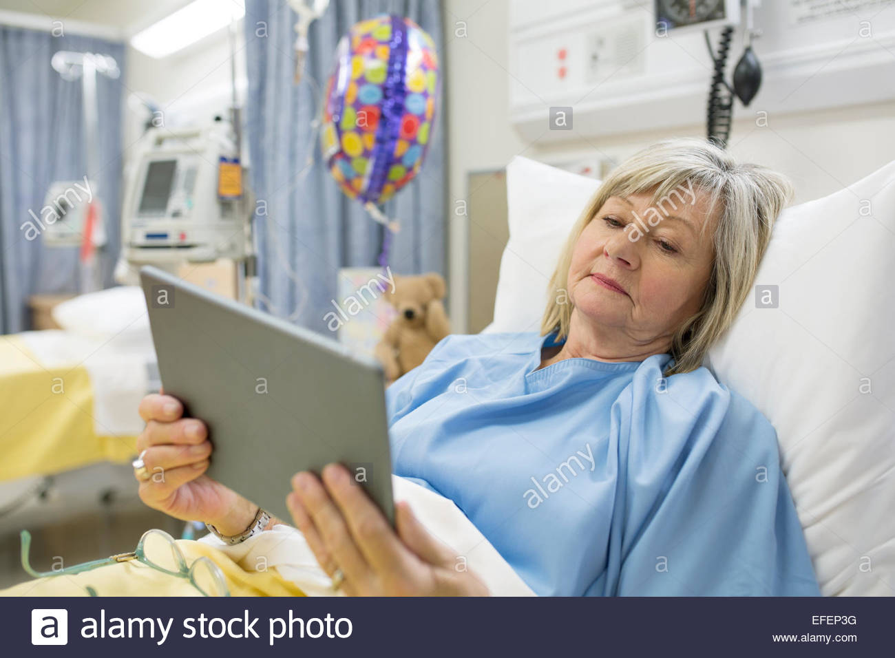 Woman patient gown bed hi-res stock photography and images - Alamy