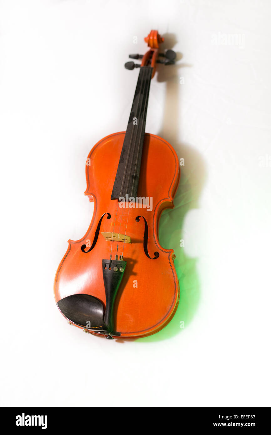 Violin with green shadow Stock Photo - Alamy