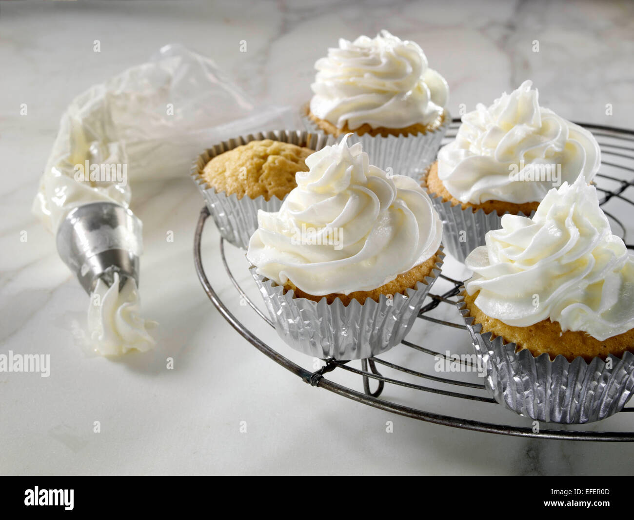 American buttercream hi-res stock photography and images - Alamy
