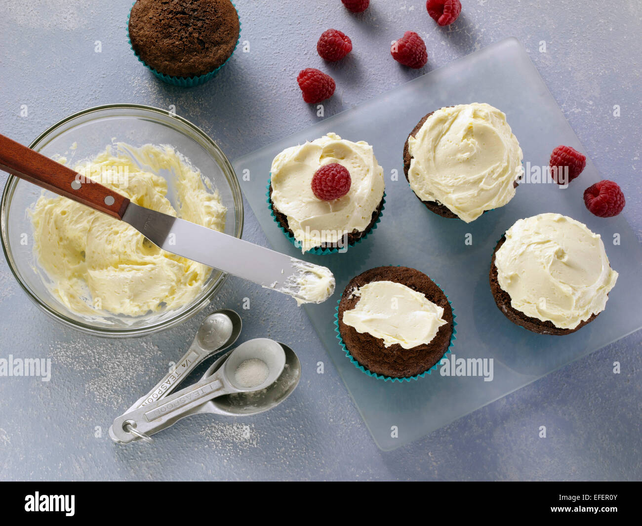 Buttercream icing hi-res stock photography and images - Alamy