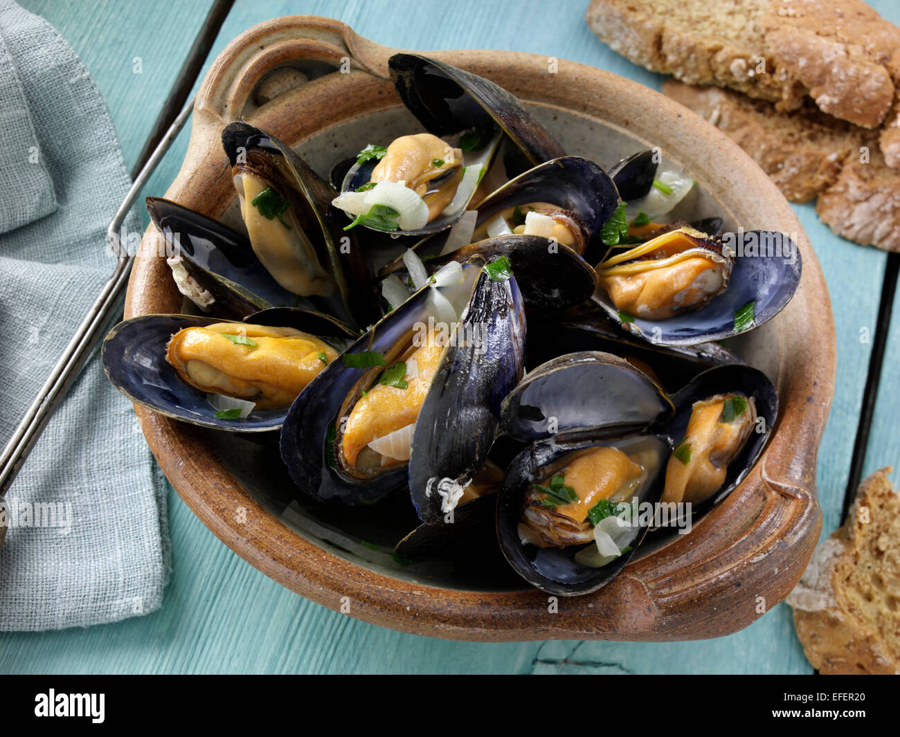 Cider cooked mussels hi-res stock photography and images - Alamy