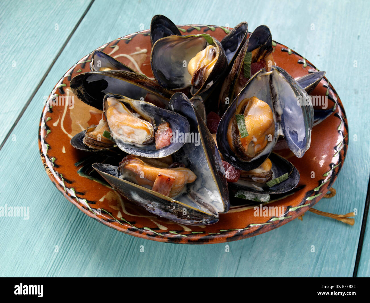 Smoked mussels hi-res stock photography and images - Alamy