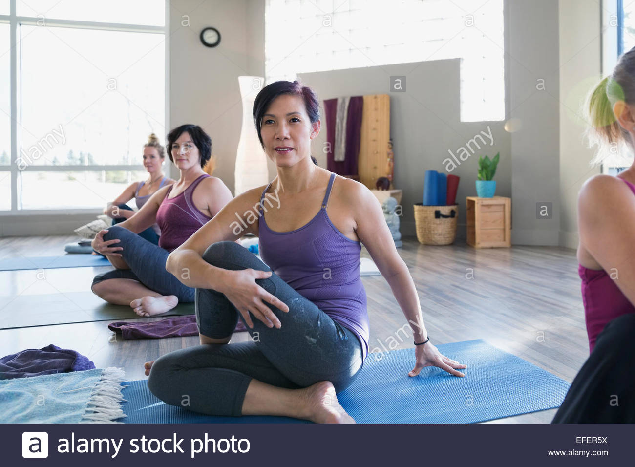Group seated women hi-res stock photography and images - Alamy