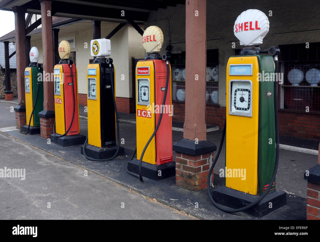 Old filling station hi-res stock photography and images - Alamy