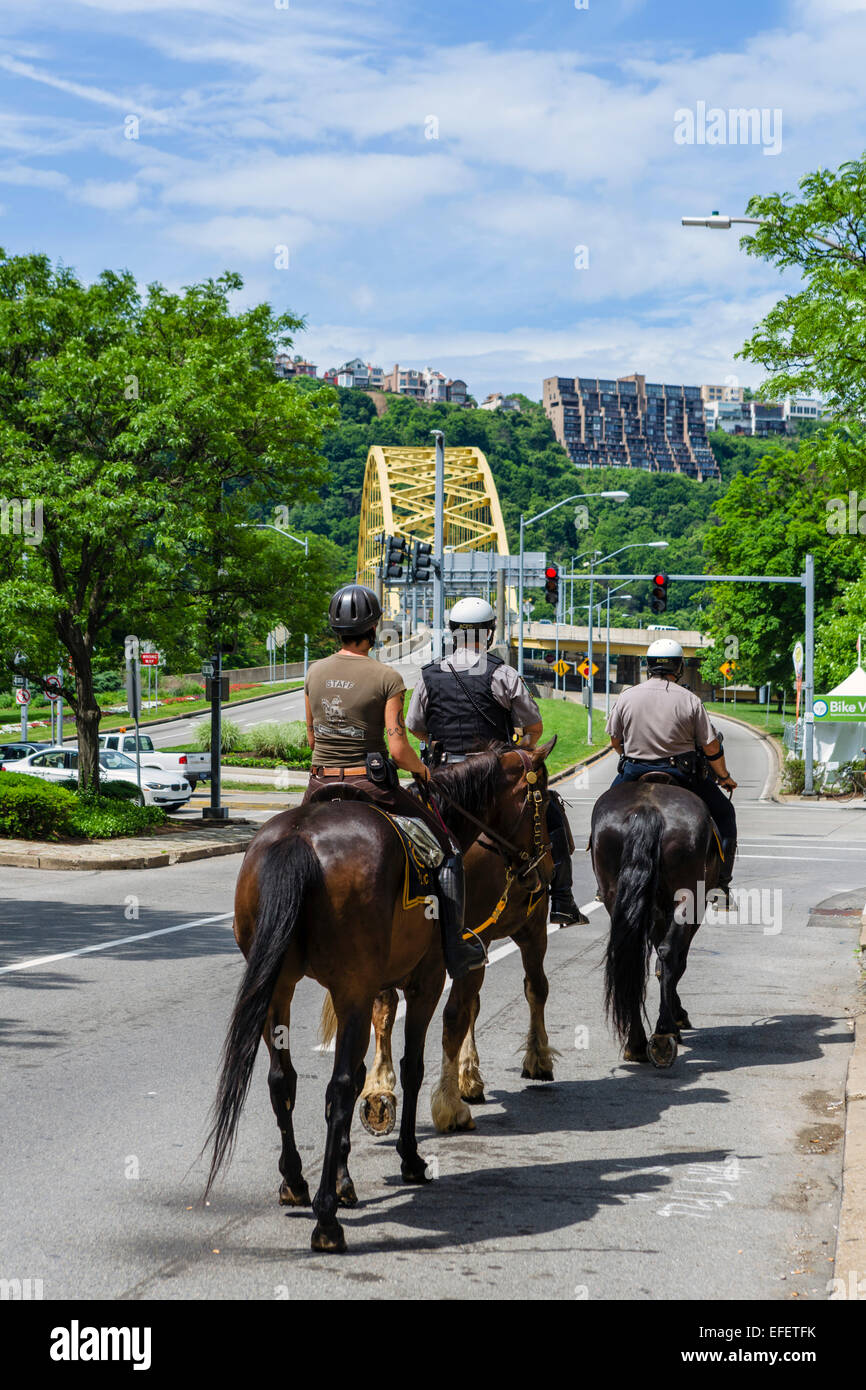 Mounted Police training on the streest of downtown Pittsburgh ...