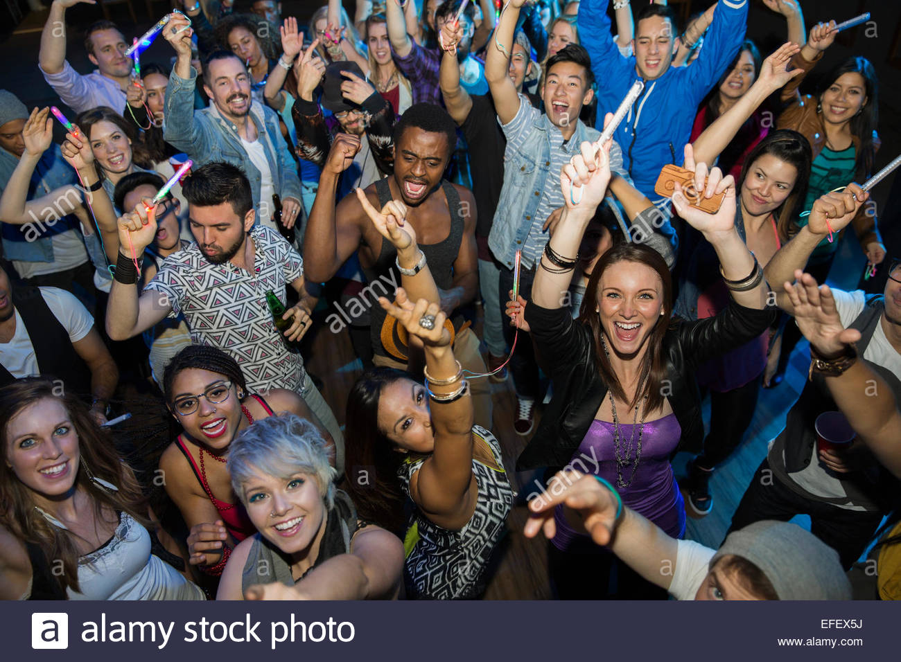 Dance floor crowd hi-res stock photography and images - Alamy
