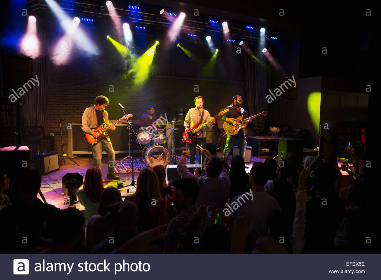 Women music stage audience hi-res stock photography and images - Alamy