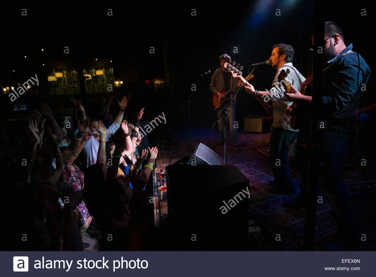 Dark stage hi-res stock photography and images - Alamy