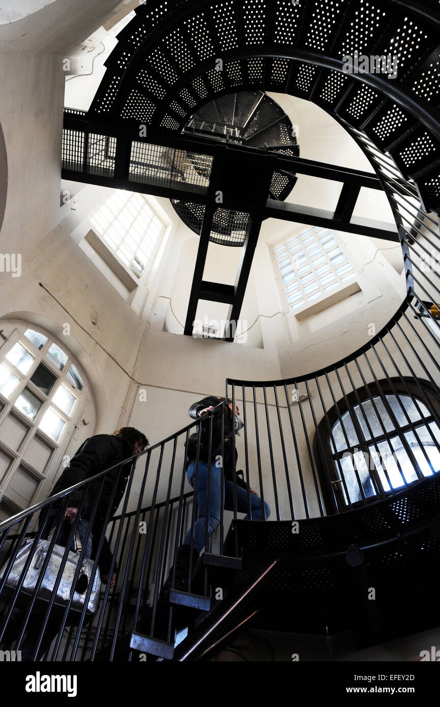 Exploring the interior of the dome in St Paul's Cathedral Stock Photo ...