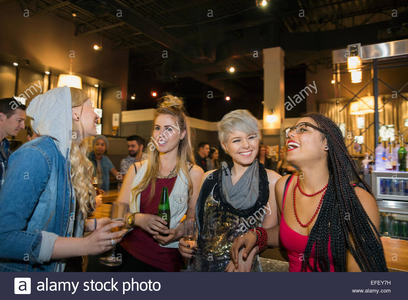 Cocktail bar friends hi-res stock photography and images - Alamy