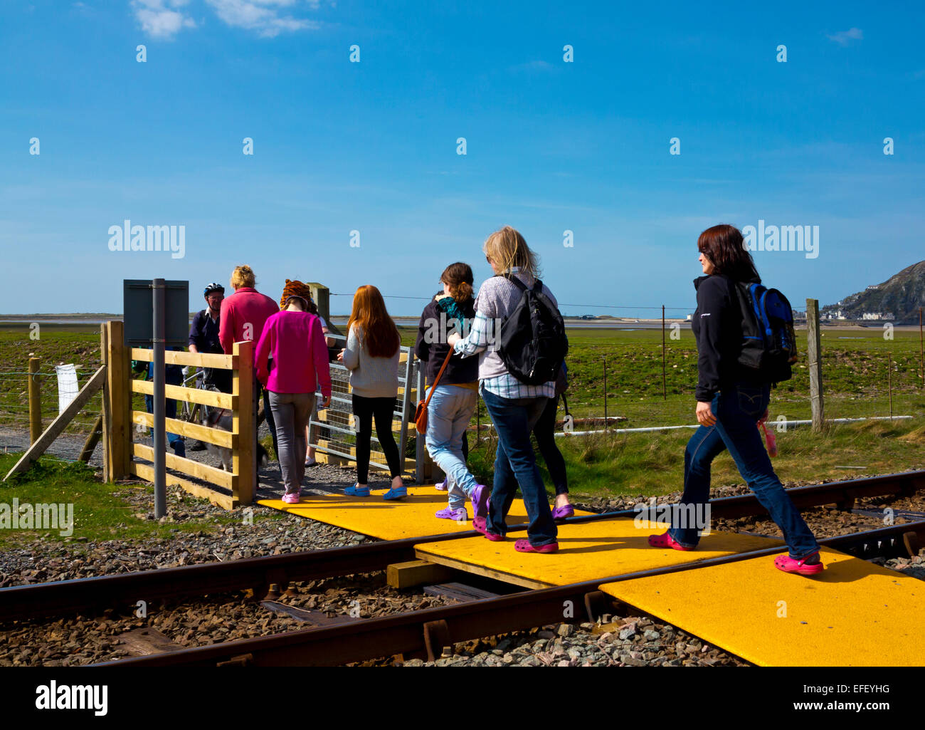 Pedestrian crossing over railway lines hi-res stock photography and ...