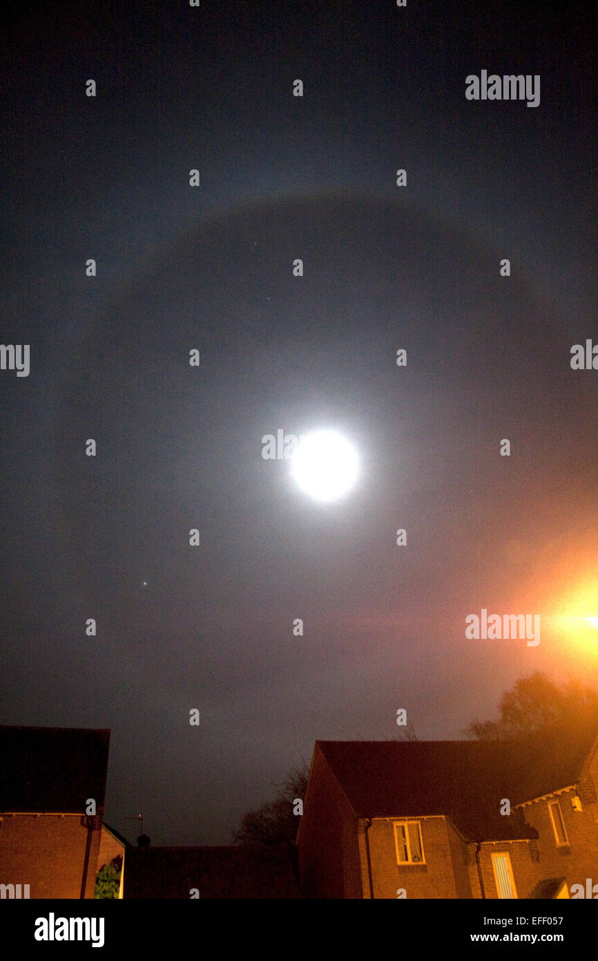 22 degree moon halo hi-res stock photography and images - Alamy